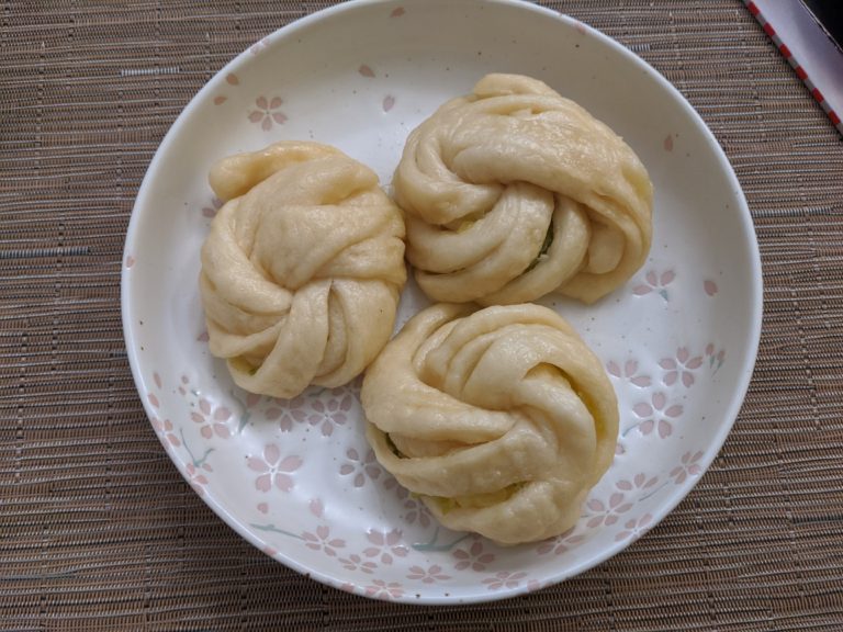 Recipe: Chinese Steamed buns with scallions (hua juan) – John Wong Recipes